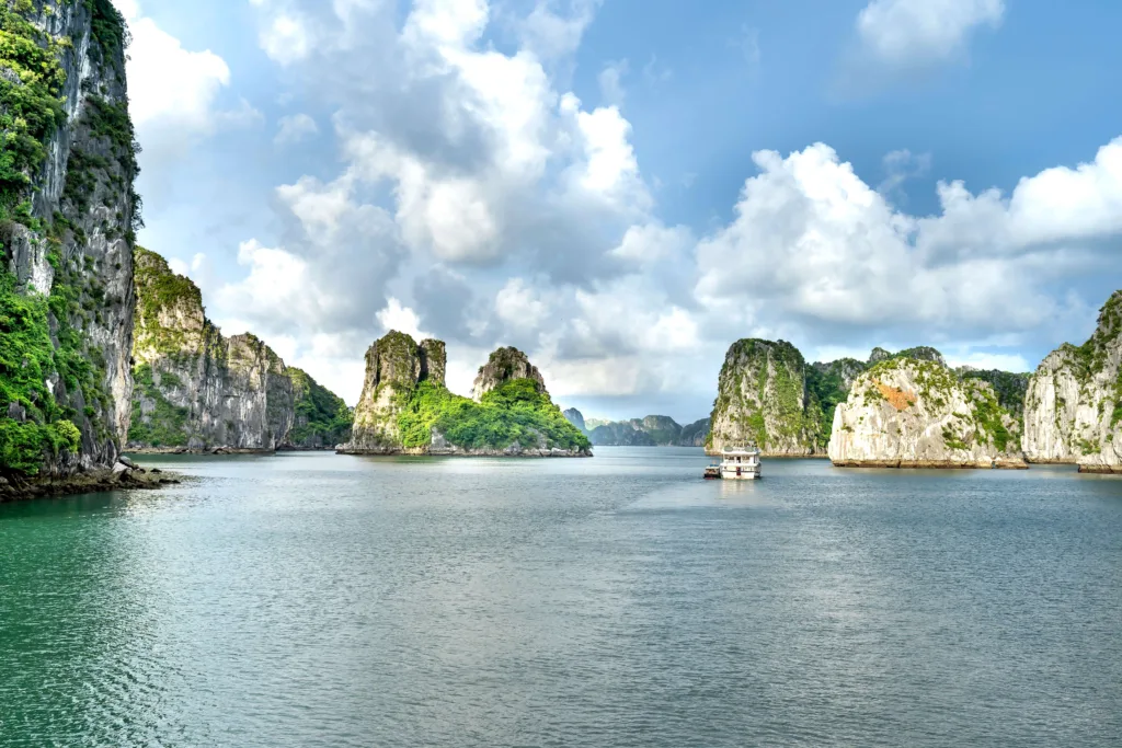 Halong Bay: Discover the Must-See Enchanting Beauty of Halong Bay ...